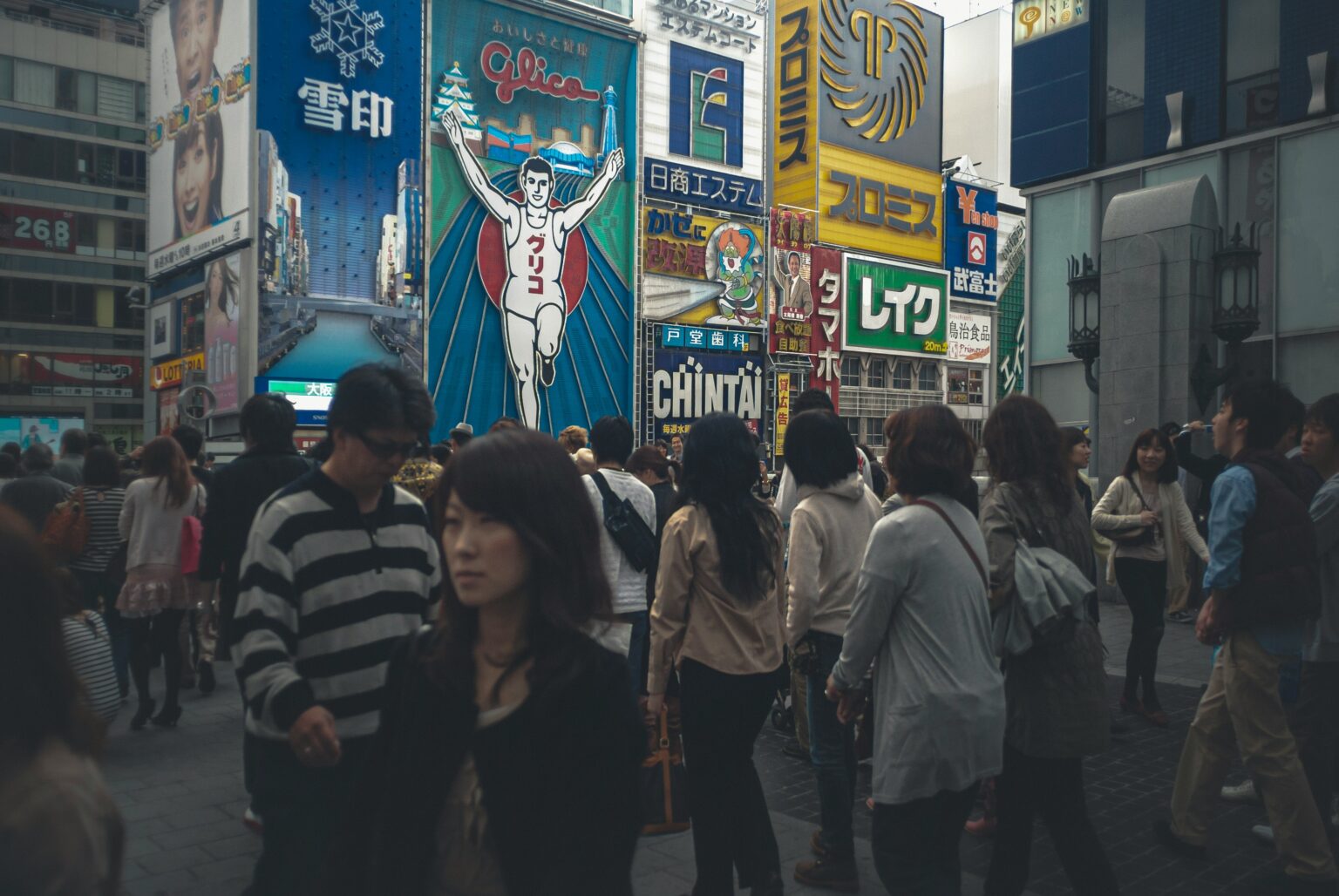 The Wild World of Japanese Ads: Celebs, Halos & Context - Tokyo Marketing